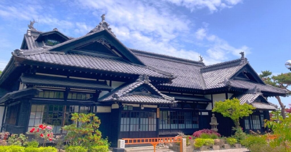 Pilgrimage to the Sacred Site of Golden Kamuy: Otaru Guest House ...